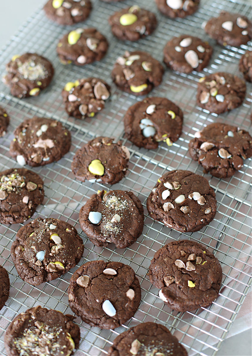 Cadbury Egg Brownie Cookies - I Dig Pinterest