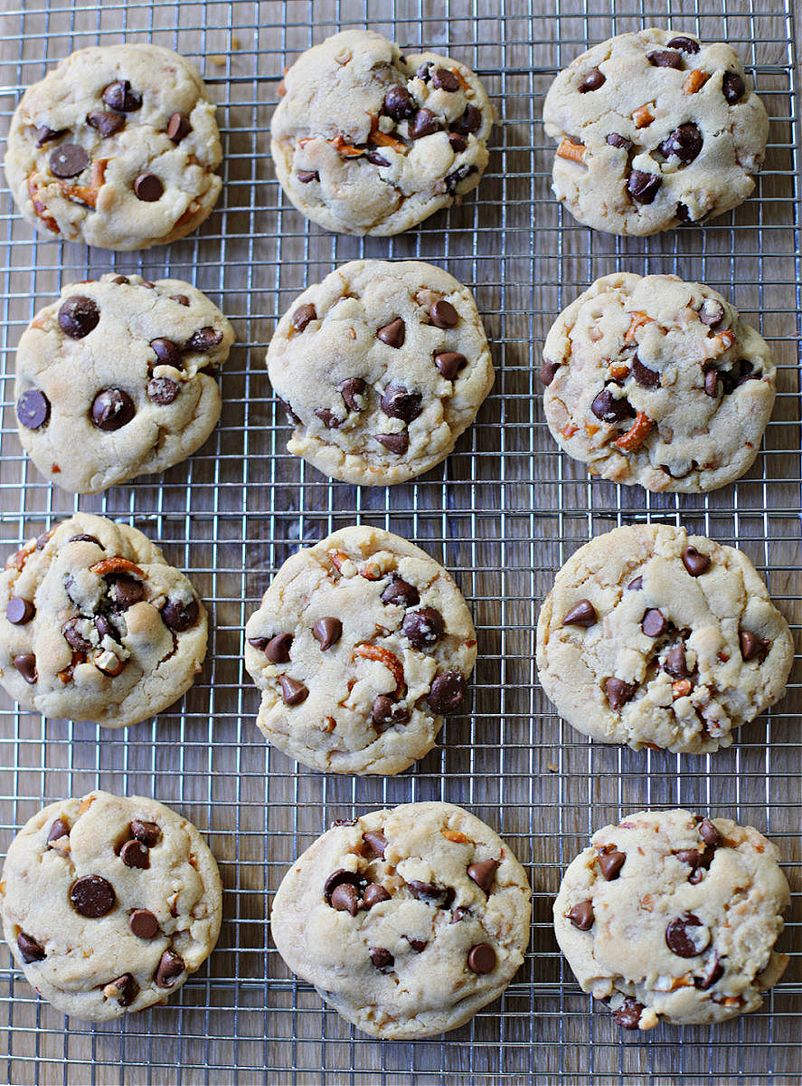 Toffee Pretzel Chocolate Chip Cookies - I Dig Pinterest